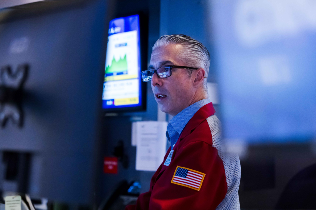 S&P 500 heads for first decline in 8 days on Oracle slide, shutdown ...